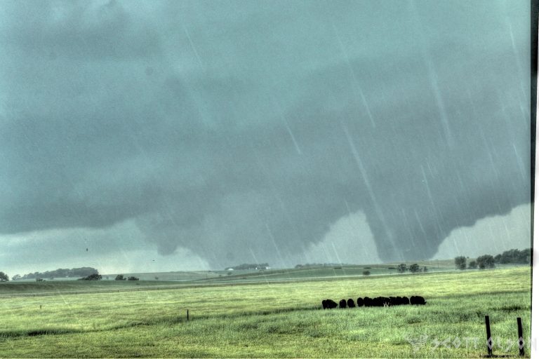 Is it possible to have two tornadoes at the same time? - Collective Weather