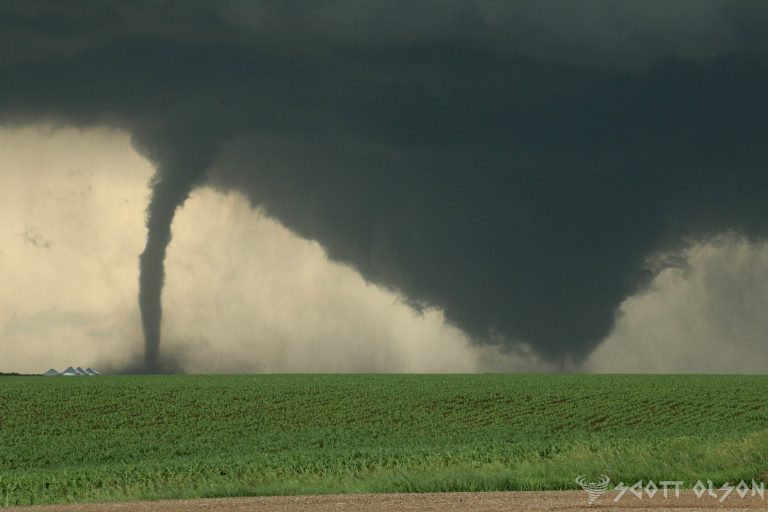 Is it possible to have two tornadoes at the same time? - Collective Weather